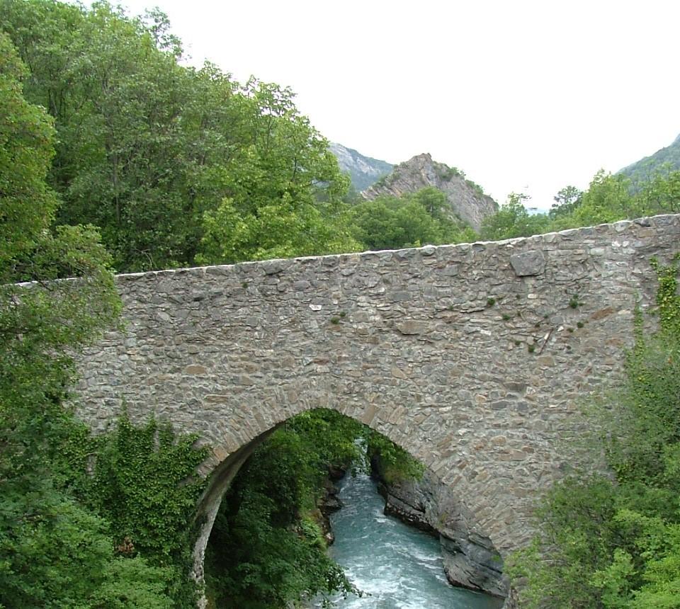 PONT ROMAIN